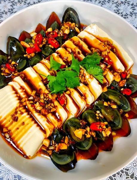 皮蛋豆腐怎么做嫩滑入味_皮蛋豆腐的做法窍门-第1张图片-山城妙识