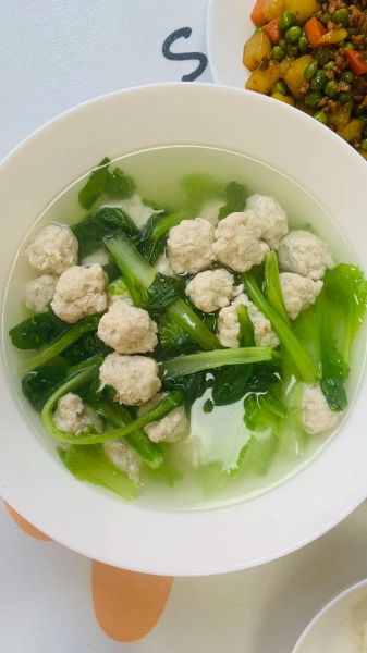 小白菜汆丸子家常做法_汆丸子汤怎么做不腥-第2张图片-山城妙识