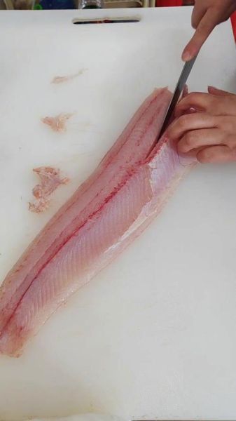 黑鱼片怎么切_黑鱼片切法技巧-第1张图片-山城妙识