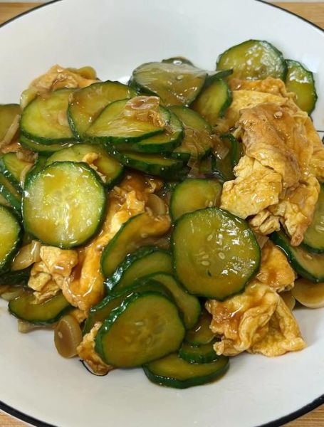 黄瓜炒鸡蛋怎么做_黄瓜炒肉片的家常做法-第1张图片-山城妙识