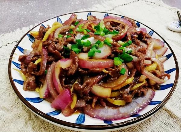 孜然洋葱炒牛肉怎么做_牛肉怎么炒才嫩-第2张图片-山城妙识