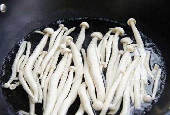 蟹味菇需要焯水吗_焯水多久才安全-第2张图片-山城妙识
