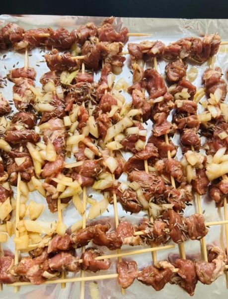 羊肉串怎么烤才嫩_家庭烤箱做法-第1张图片-山城妙识