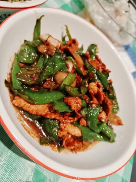 尖椒农家小炒肉怎么做_正宗小炒肉用哪块肉-第2张图片-山城妙识