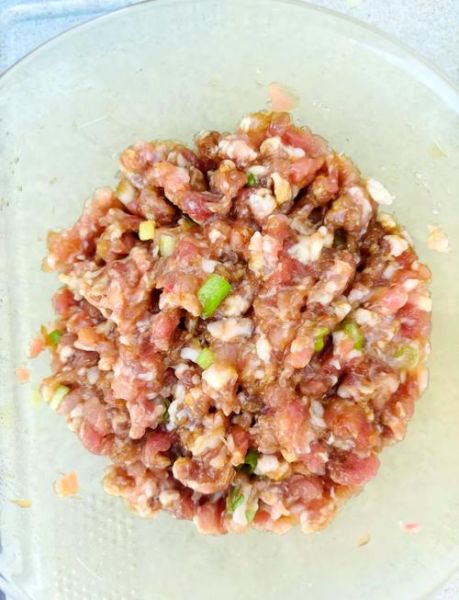 小白菜汆丸子的肉馅怎么做_汆丸子肉馅怎么调才嫩-第2张图片-山城妙识