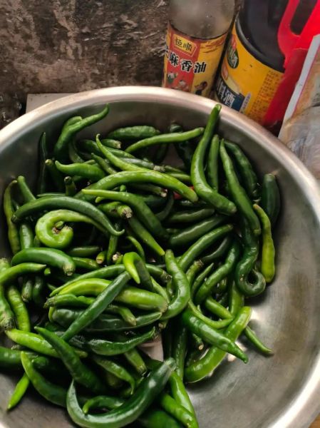 新鲜辣椒怎么炒好吃_新鲜辣椒怎么腌制好吃-第1张图片-山城妙识