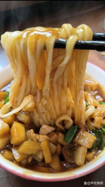 茄子面条怎么做_茄子面条热量高吗-第3张图片-山城妙识