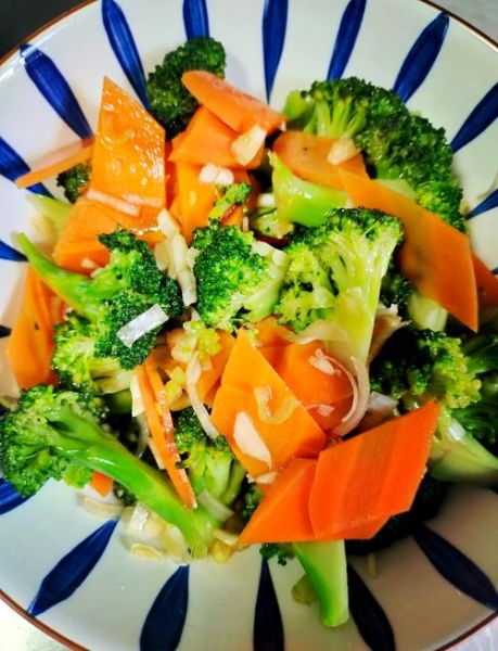 凉拌西兰花怎么做_西兰花焯水几分钟-第3张图片-山城妙识