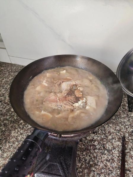 三文鱼头汤怎么不腥_三文鱼头汤去腥技巧-第1张图片-山城妙识