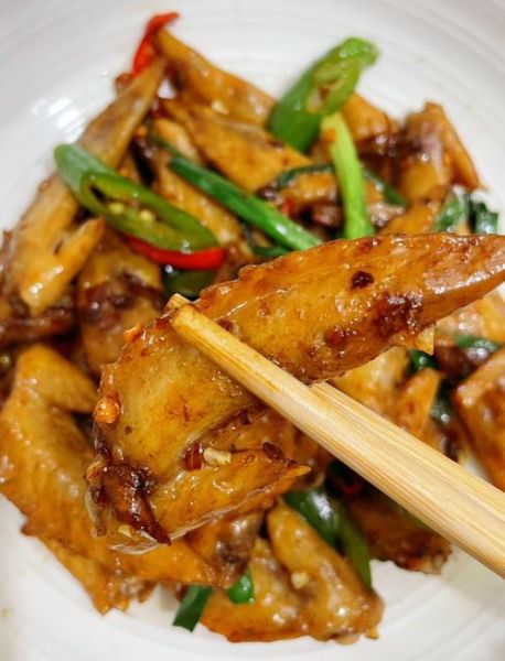 爆炒鸡翅尖怎么做_鸡翅尖怎么炒才入味-第1张图片-山城妙识