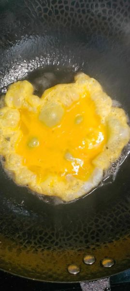 北方鸡蛋炖粉条怎么做_鸡蛋炖粉条家常做法-第1张图片-山城妙识