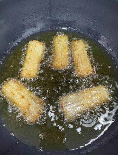 炸带鱼怎么不粘锅_带鱼炸不糊的秘诀-第1张图片-山城妙识