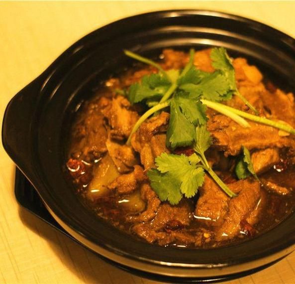 杨铭宇黄焖鸡米饭怎么做_正宗配方揭秘-第1张图片-山城妙识