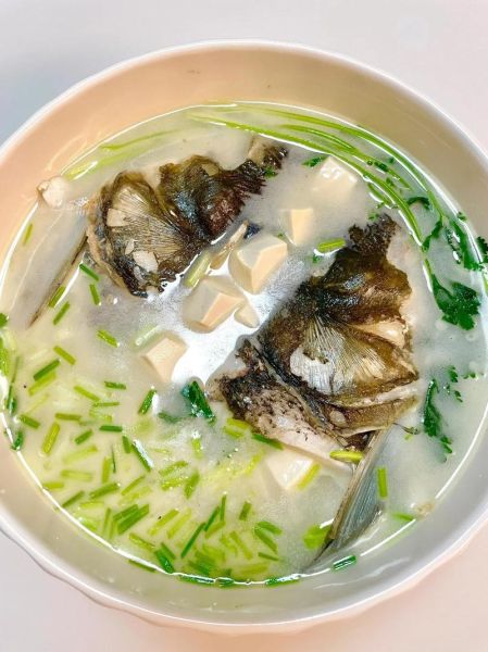 鱼头豆腐汤怎么熬才白_鱼头豆腐汤变白技巧-第3张图片-山城妙识