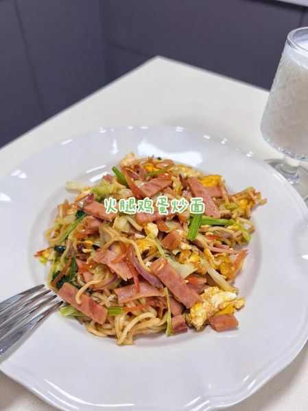 香肠鸡蛋炒面怎么做_香肠鸡蛋炒面家常做法-第2张图片-山城妙识 香肠鸡蛋炒面怎么做_香肠鸡蛋炒面家常做法-第2张图片-山城妙识