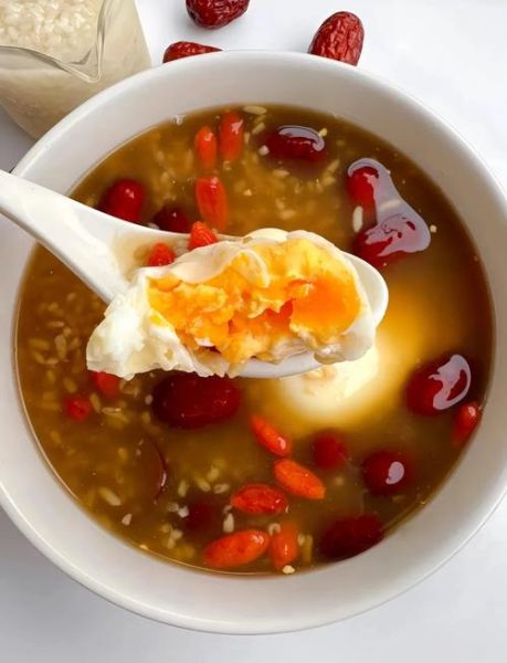 甜酒酿鸡蛋的做法_甜酒酿鸡蛋的功效-第1张图片-山城妙识