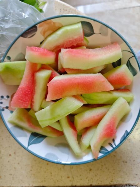 西瓜皮怎么吃_西瓜皮怎么做好吃-第2张图片-山城妙识