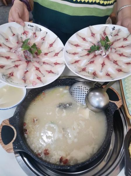鱼头火锅怎么做_鱼头火锅需要哪些材料-第2张图片-山城妙识