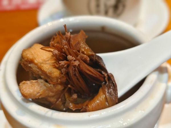 广式煲汤药材有哪些_如何搭配更养生-第1张图片-山城妙识