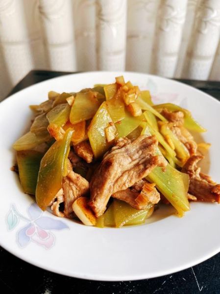 莴笋干炒肉怎么做_莴笋干炒肉用焯水吗-第2张图片-山城妙识