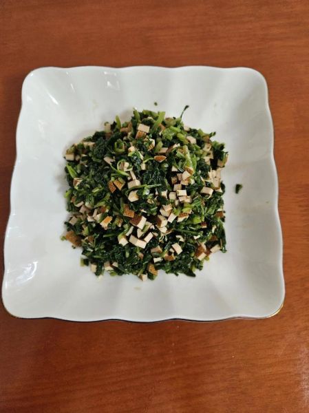 凉拌马兰头怎么做_马兰头焯水几分钟才嫩绿-第1张图片-山城妙识