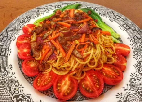 炒意面怎么炒才好吃_炒意面简单做法-第3张图片-山城妙识