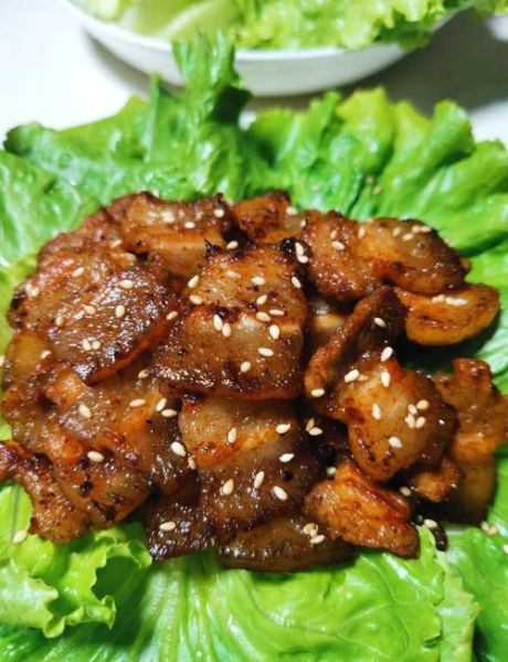 煎五花肉怎么煎才不腻_煎五花肉用什么火候-第1张图片-山城妙识