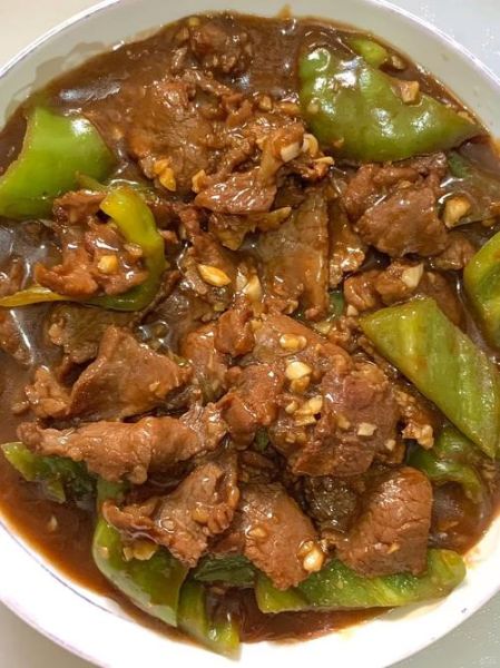 牛肉炒青椒怎么做_牛肉炒青椒怎么炒才嫩-第2张图片-山城妙识