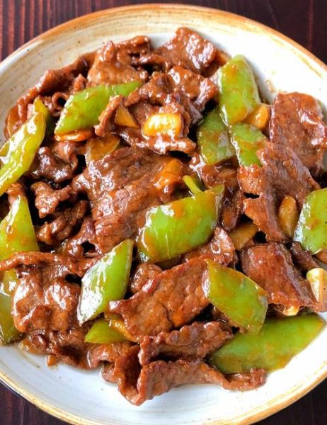 牛肉炒青椒怎么做_牛肉炒青椒怎么炒才嫩-第1张图片-山城妙识