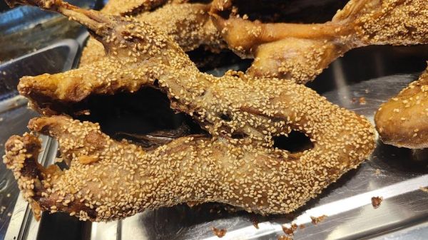 芝麻鸭怎么上芝麻_芝麻鸭上芝麻技巧-第1张图片-山城妙识 芝麻鸭怎么上芝麻_芝麻鸭上芝麻技巧-第1张图片-山城妙识