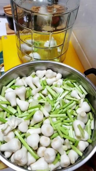 腌制青蒜的做法_腌制青蒜用什么配料-第2张图片-山城妙识