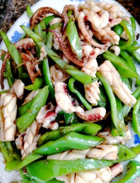 青椒炒鱿鱼怎么做_家常做法步骤-第2张图片-山城妙识