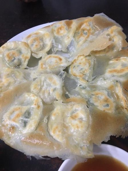 锅贴的面用什么水和面_冷水还是热水-第2张图片-山城妙识