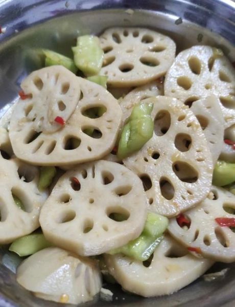 凉拌莲藕怎么做不发黑_莲藕焯水后变黑怎么办-第2张图片-山城妙识