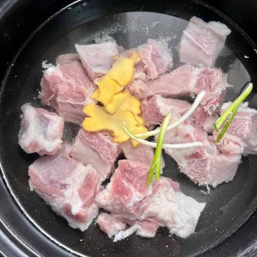 排骨怎么做肉不硬不柴_排骨焯水后为什么还是柴-第1张图片-山城妙识