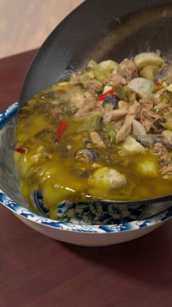 酸菜芋儿鸡怎么做_酸菜芋儿鸡的家常做法-第3张图片-山城妙识