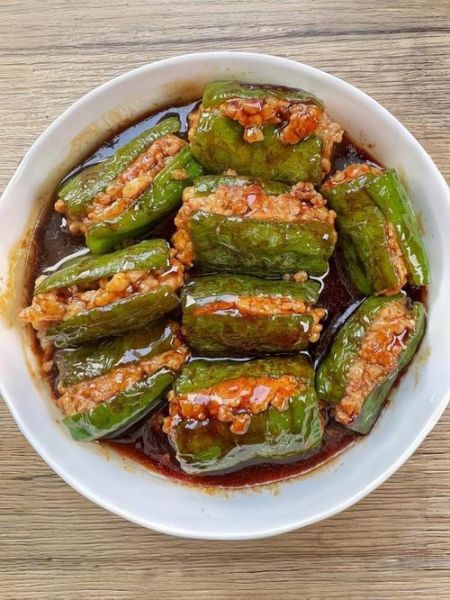 油焖尖椒肉馅怎么做_尖椒酿肉家常做法-第1张图片-山城妙识