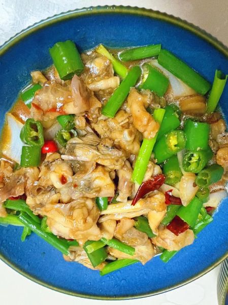 爆炒牛蛙最简单的家常做法_牛蛙怎么炒才嫩-第1张图片-山城妙识