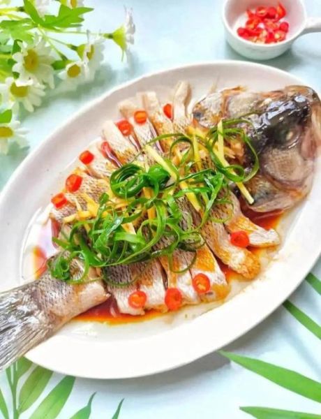 清蒸鲤鱼怎么蒸不腥_清蒸鲤鱼做法大全图-第1张图片-山城妙识