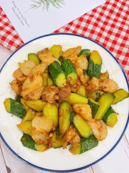 青瓜炒肉怎么炒才脆嫩_青瓜炒肉要不要焯水-第3张图片-山城妙识