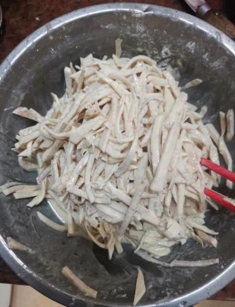 香脆芋头丝怎么做_芋头丝炸不软的关键-第1张图片-山城妙识