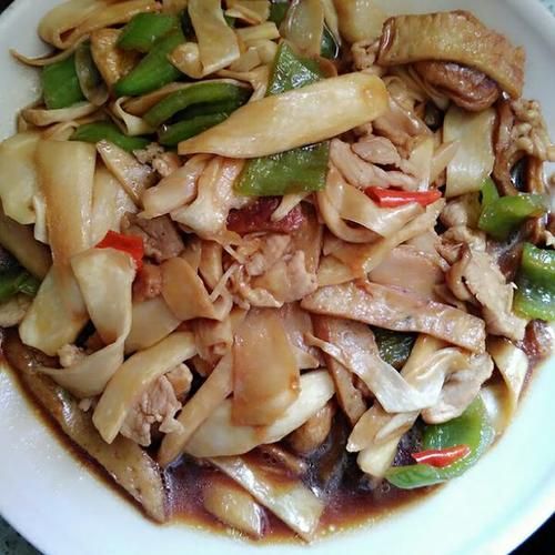 鸡腿菇和什么一起炒好吃_鸡腿菇炒什么肉最香-第3张图片-山城妙识