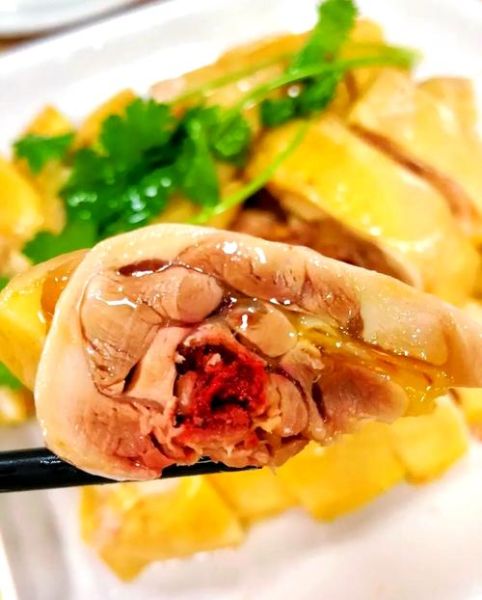 正宗白切鸡怎么做_白切鸡三浸三提技巧-第1张图片-山城妙识