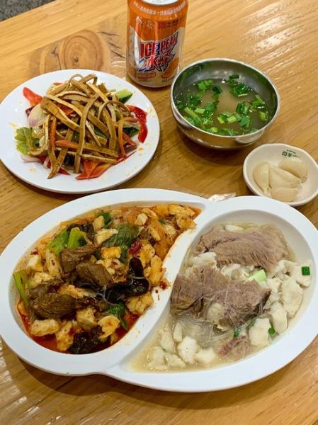 羊肉泡馍配菜有哪些_怎么搭配才正宗-第1张图片-山城妙识