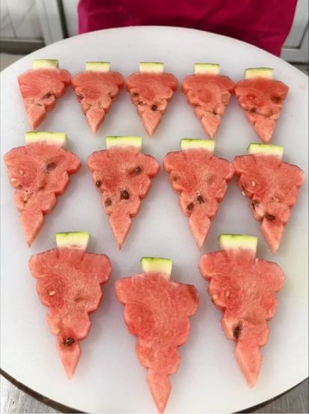 西瓜拼盘怎么切好看_西瓜拼盘的花样切法-第2张图片-山城妙识