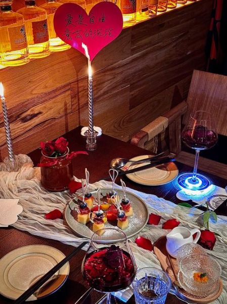 2人烛光晚餐怎么布置_浪漫氛围布置技巧-第1张图片-山城妙识