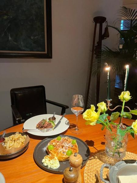 2人烛光晚餐怎么布置_浪漫氛围布置技巧-第3张图片-山城妙识