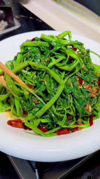 炝炒空心菜怎么做_空心菜焯水还是不焯水-第1张图片-山城妙识 炝炒空心菜怎么做_空心菜焯水还是不焯水-第1张图片-山城妙识