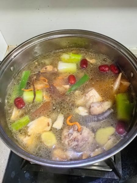 炖鸡汤要焯水吗_焯水后汤还鲜不鲜-第3张图片-山城妙识