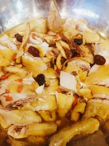 滋补蒸全鸡药膳做法_蒸全鸡用什么药材最补-第3张图片-山城妙识